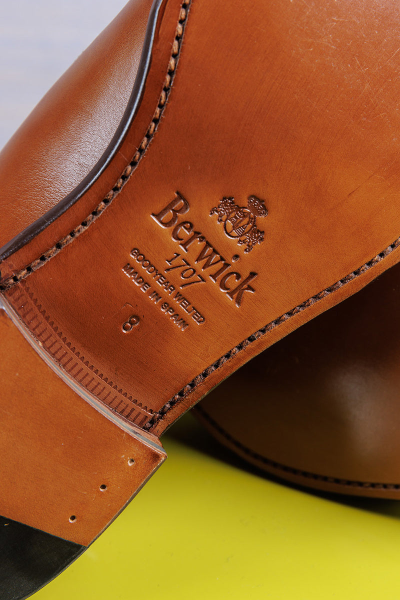 Berwick 1707 Oxford Saddle Calf Brandy – Herrenbude
